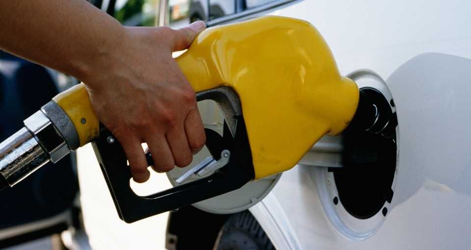 Does A Car Run Better With A Full Tank of Gas? (Common Myths) – Your ...